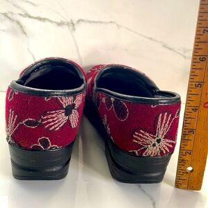 Dansko | Shoes | Dansko Sanita Burgundy Floral Daisy Tapestry Clogs ...